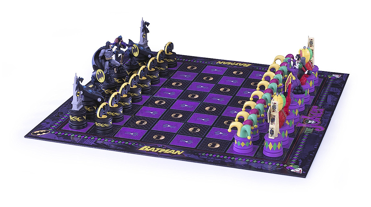 Batman Chess Set: Dark Knight vs Joker - Noble Collection