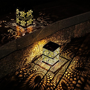 Outdoor Solar Lanterns Waterproof Hanging Solar Lights 2 Pack Outdoor Retro Metal Lamp with Handle for Terrace Backyard Porch Dining Table Passage Party Place Garden Decoration