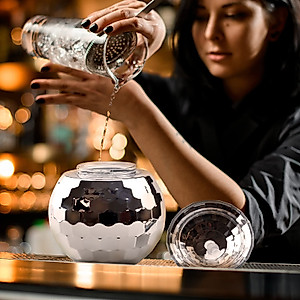 Towjaw 2Pcs Disco Ball Cups（20oz）-1970s Silver Disco Ball Drinking Cup，Disco Ball Cups with Straws and Lid for Party，Disco Ball Tumbler Cocktail Cup for Bachelorette Party