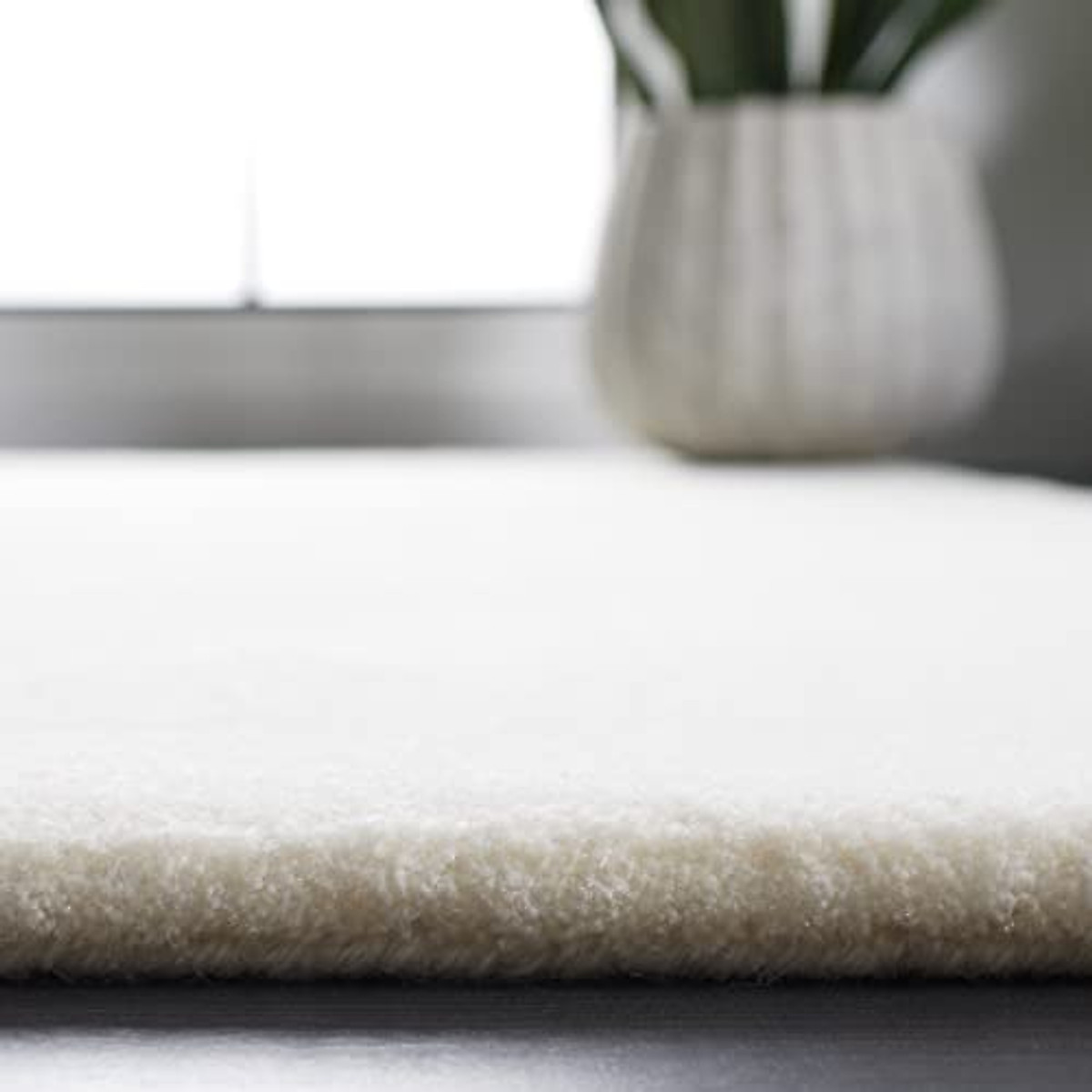 SAFAVIEH Fifth Avenue Collection Area Rug - 6' x 9', Ivory, Handmade Modern Solid Wool, Ideal for High Traffic Areas in Living Room, Bedroom (FTV128A)