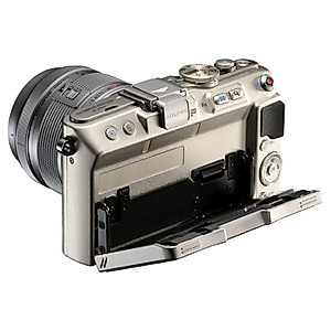 Olympus Mirrorless SLR E-PL6 with M Zuiko Digital 14-42mm Lens (Silver) - International Version
