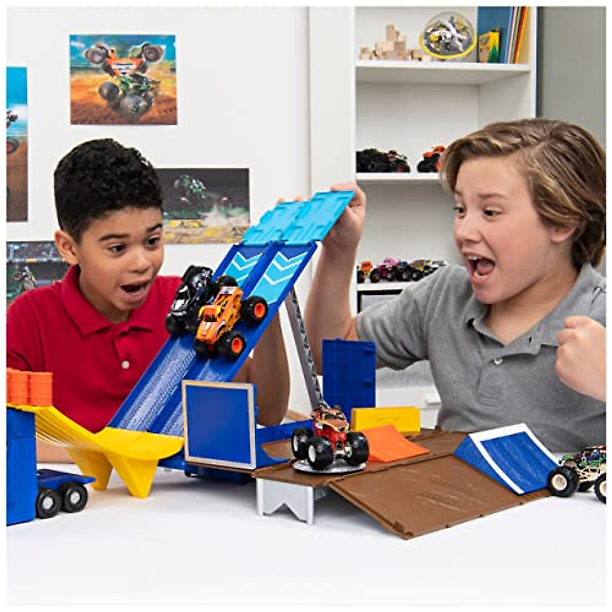 Monster Jam, Transforming Hauler Playset and Storage with Exclusive El Toro Loco Monster Truck, 1:64 Scale, Kids Toys for Boys and Girls Ages 4-6+
