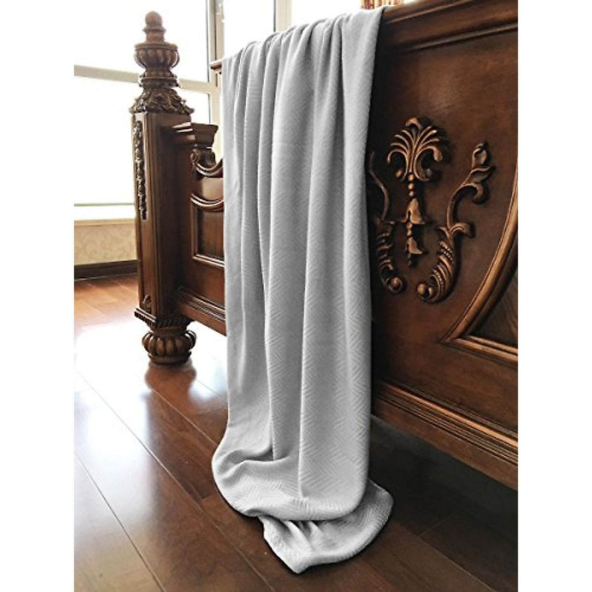 GOHD Super Cozy 100% Bamboo Fiber Blanket. Ultra Softness and smothness Like Silk. Cooling Blanket Absorbs Body Heat to Keep Cool on Warm Night (Queen, Silver Grey)