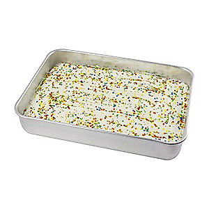 Nesco Aluminum Cake Pan with Classic Lid