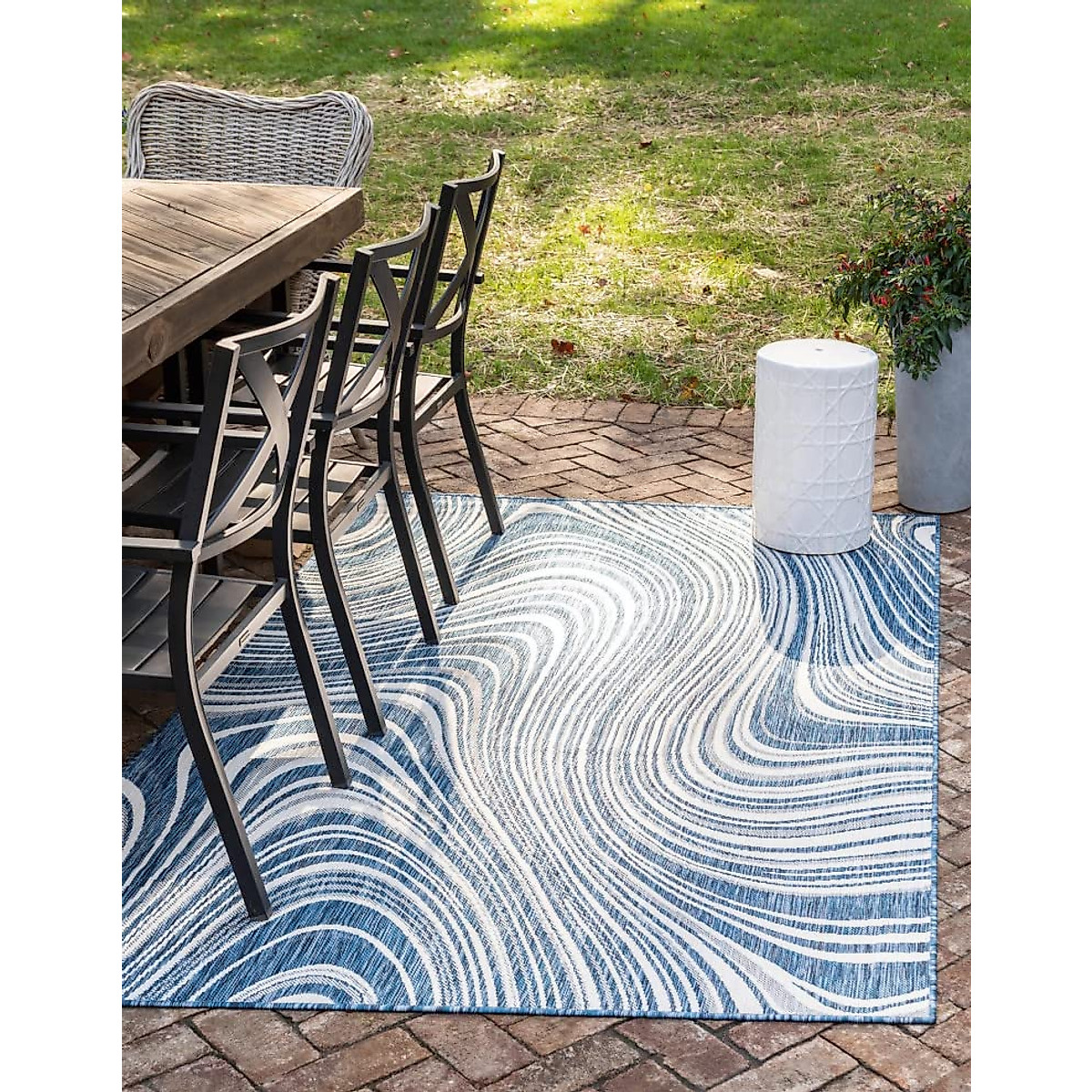Unique Loom Outdoor Modern Collection Area Rug - Pool (6' 1" x 9' Rectangle, Blue/ Ivory)