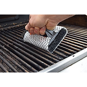 Q-Swiper BBQ Grill Cleaner Set - 1 Grill Brush with Scraper and 25 BBQ Grill Cleaning Wipes | No Bristles & Wire Free | Safe Way to Remove Grease and Grime for A Clean and Healthy Grill!