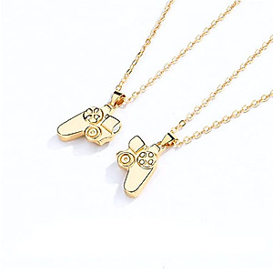 Magnet Game Controller Necklace Couple Matching Pendant Necklace for Men Women Friendship Necklace for Best Friends Magnet Game Console Handle Necklace Sister Necklace Street Hiphop Jewelry (Gold)