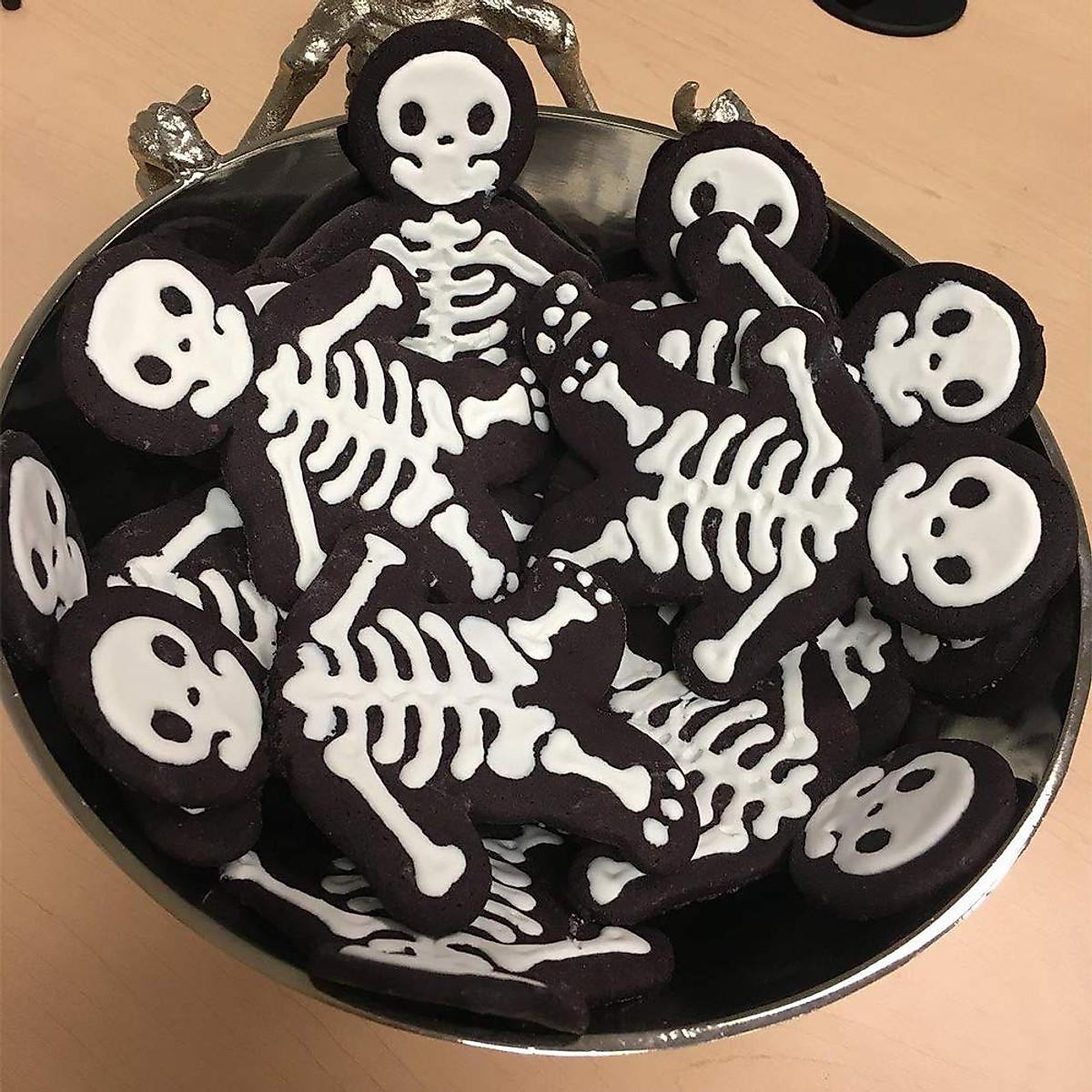 2Pcs Skeleton Cookie Mold, Skull Cookies Stampers SWEET SPIRITS Day of the Dead Cookie Cutter Gingerdead Men Cookie Cutter Halloween Christmas Bakeware Supplies