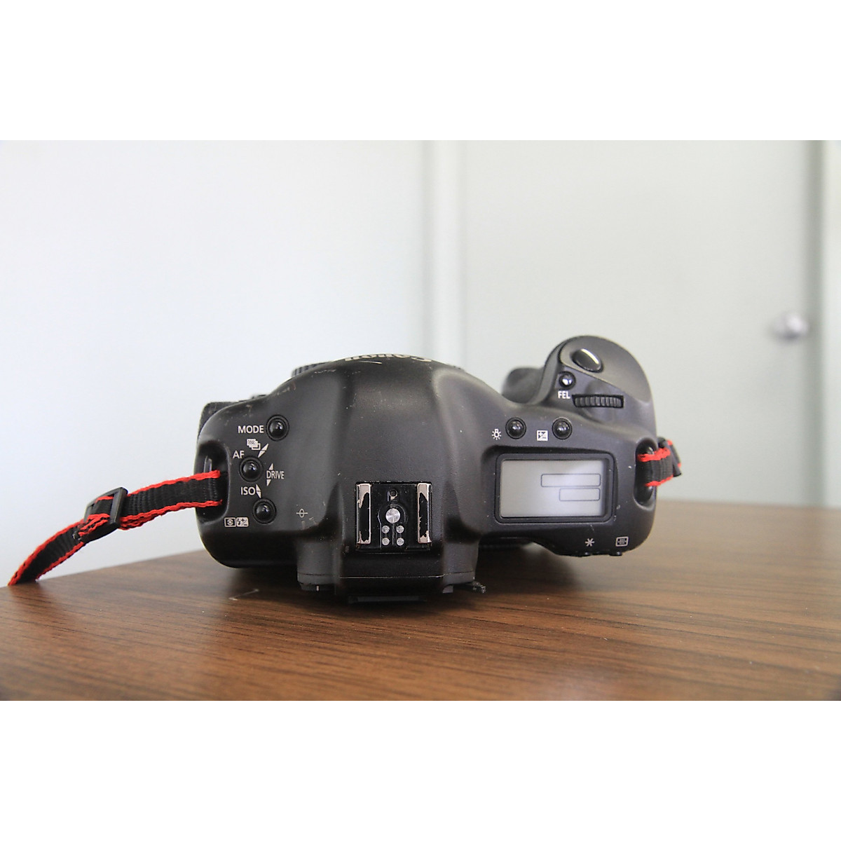 Canon EOS-1D Mark II 8.2MP Digital SLR Camera (Body Only)