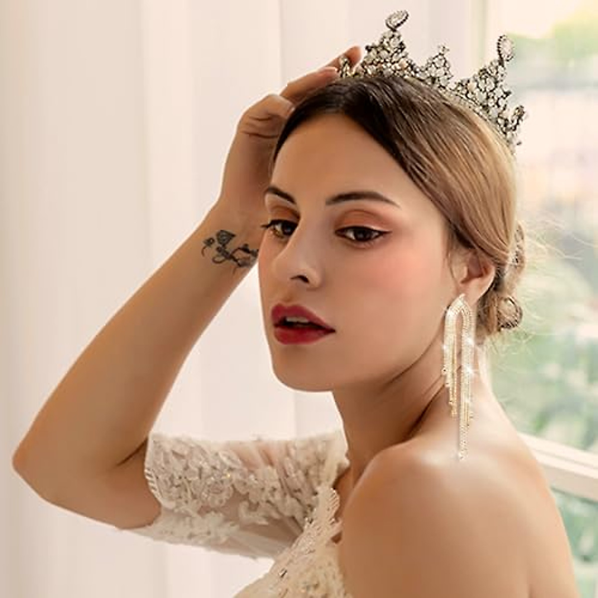 Yokawe Zinc Tassel Dangle Drop Earrings Gold Sparkly Rhinestone Earrings Boho Statement Long Chain Crystal Chandelier Earring Wedding Hook Ear Jewelry for Women and Teen Girl