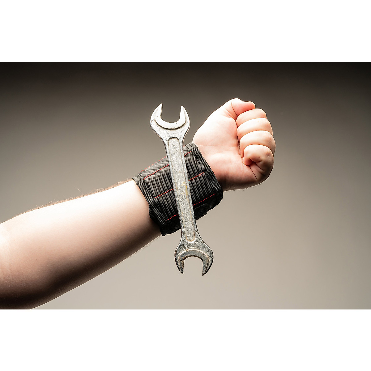 Magnetic Wristband with 10 Powerful Magnets and Carabiner – Tool Holder–Ideal Tool Gift for Men DIY Handyman Men/Women