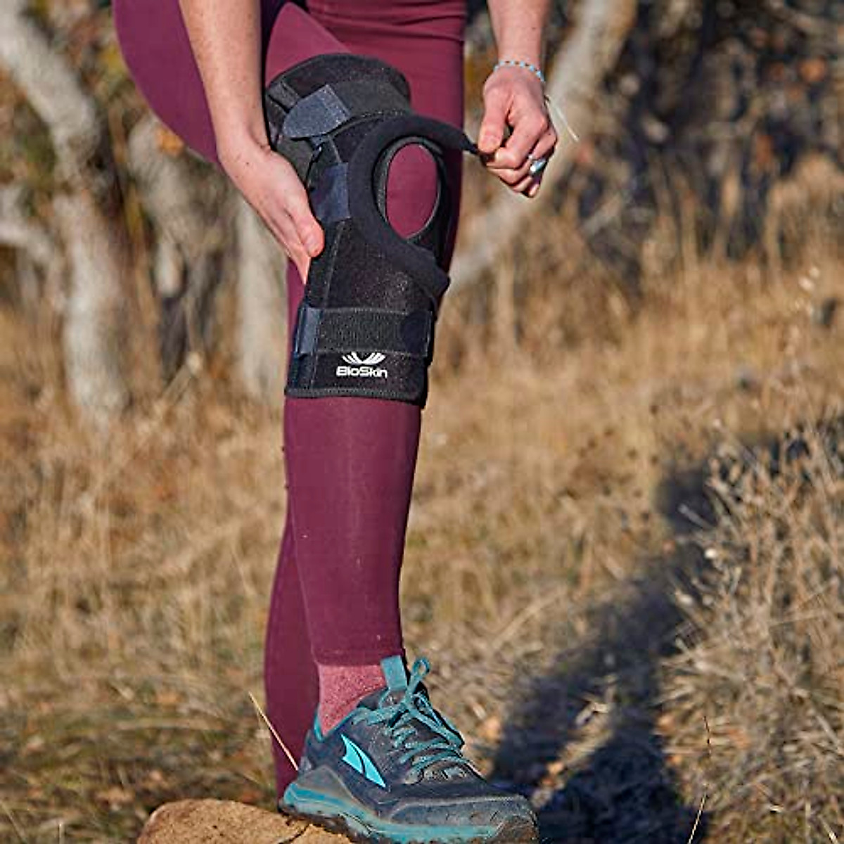 BIOSKIN Wraparound Patella Stabilizer Knee Brace for Patellofemoral Pain, Patella Tracking Disorders, Dislocation, and Subluxation, Left or Right Kneecap Tracking (L)
