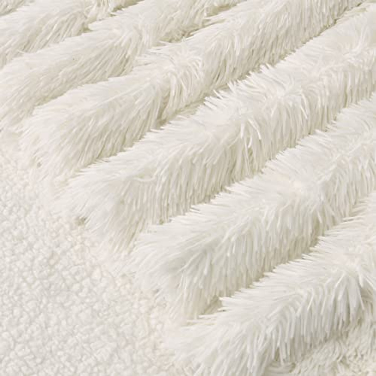 junovo Super Soft Shaggy Longfur Faux Fur Blanket, Fuzzy Throw Blanket for Bed, Fluffy Cozy Plush Light Blanket, Washable Warm Furry Throw Blanket for Couch Sofa Chair Home Decor, 50"x60" Cream White