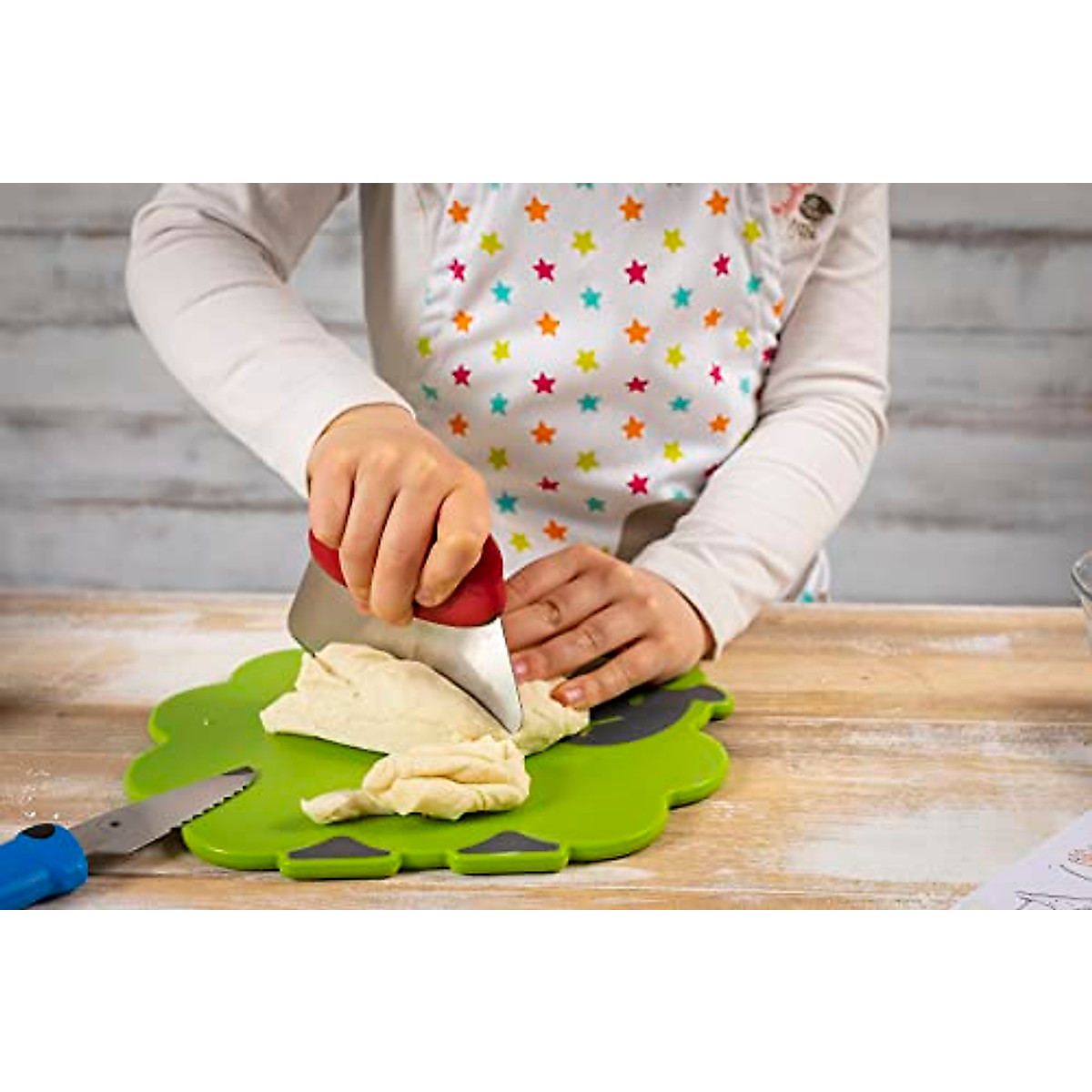 KUHN RIKON Kinderkitchen Kids Mezzaluna Knife With Blade Protector, Cat, 5.2" x 3.3" x 0.7", Red | Child-Friendly Cutting Tools For Real Cooking