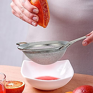 WLLHYF Fine Mesh Strainers Stainless Steel Long-Handled Tea Cup Bar Cocktail Coffee Juice Filter Sifter for Kitchen Food Powder Rice Flour Baked Pasta Small Leak Sieves 3 Inch Silver