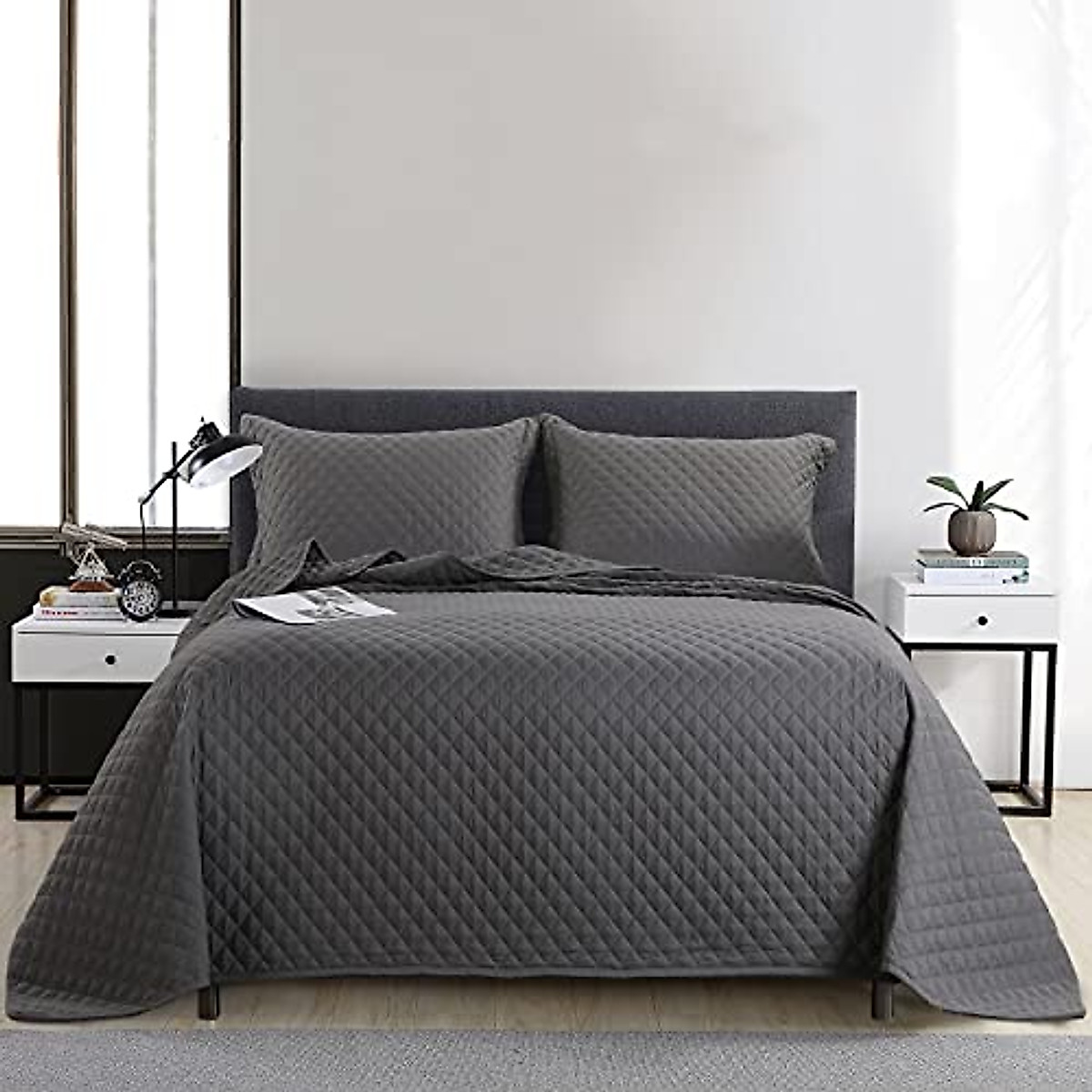 HOMBYS 3 Piece Oversized King Quilt Set Bedspread 128x120 Reversible Lightweight Coverlet Summer Comforter Set (Super King Plus (128x120), Grey)