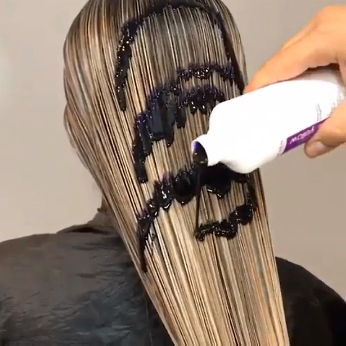 Fanola No Yellow Shampoo With Purple Violet Pigments To Eliminate Unwanted Yellow Tones & Brassiness In Platinum, Light Blonde, Gray, Bleached, or Highlighted Hair 1000ml