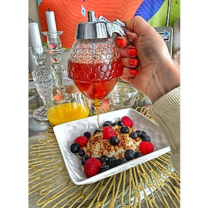 Glass Honey Dispenser – No Drips, No Trails – CLEVLI Honey Dispenser 8 Oz with Stand – Honey Pot – Honey Jar Glass – Easy-to-clean Glass – Honey Dispenser With Honeycomb Design and Stand