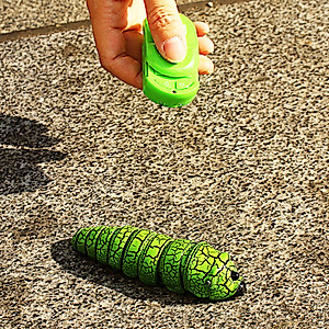 Tipmant RC Bug Remote Control Worm Realistic Caterpillar Inchworm Electronic Animal Toys Fake Insect Car Vehicle Kids Birthday Gifts (Green)