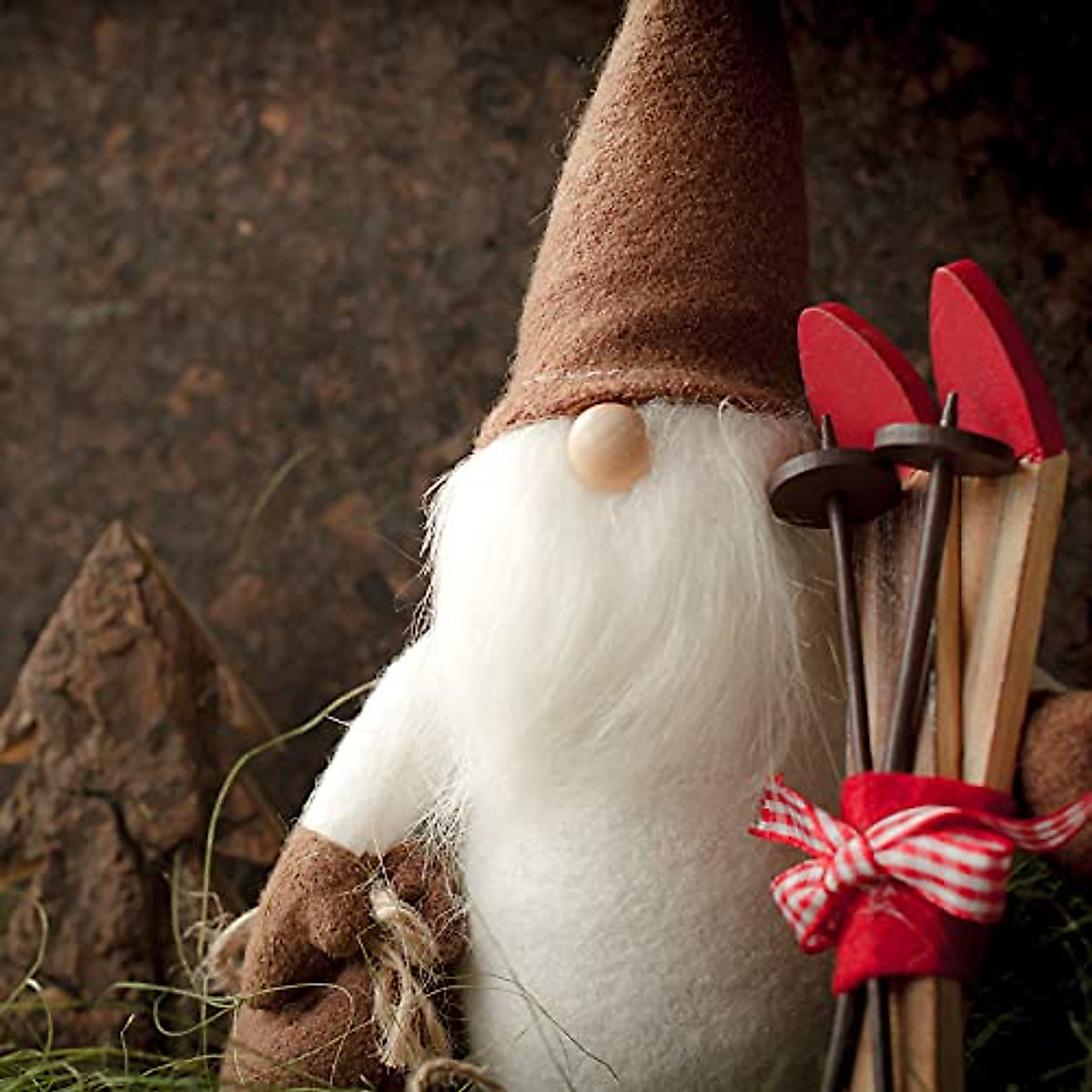 Tatuo 22 Pcs Faux Fur Fabric Squares and Wooden Balls Gnome Beards Crafting Set Include 2 Pcs Fur Fabric Patches 10 x 10 Inch 20 Pcs Wood Balls for Christmas Crafting Sewing Supplies(White)