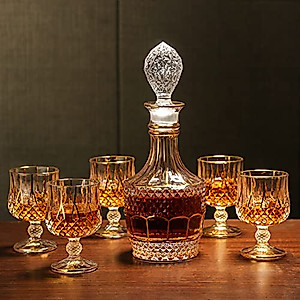 SALADAYS Whiskey Decanter and Glasses Set, Gold Crystal Decanter Set with 4 Whiskey Glasses, Gift Box, Perfect for Bourbon, Scotch and Wine - Gifts for Men