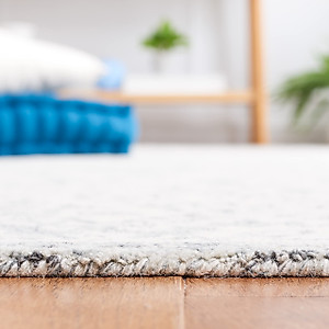 SAFAVIEH Blossom Collection Area Rug - 8' x 10', Grey & Ivory, Handmade Damask Wool, Ideal for High Traffic Areas in Living Room, Bedroom (BLM106H)