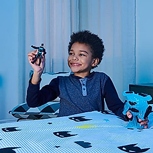 DC Comics Batman Bat-Tech 4-inch Deluxe Action Figure with Transforming Tech Armor, Kids Toys for Boys Aged 4 and up