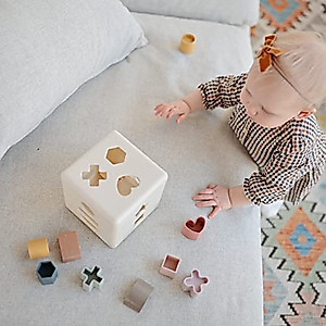 mushie Shape Sorting Box | Educational Learning Toy for Toddlers with 12 Shapes | Made in Denmark (10+ Months)