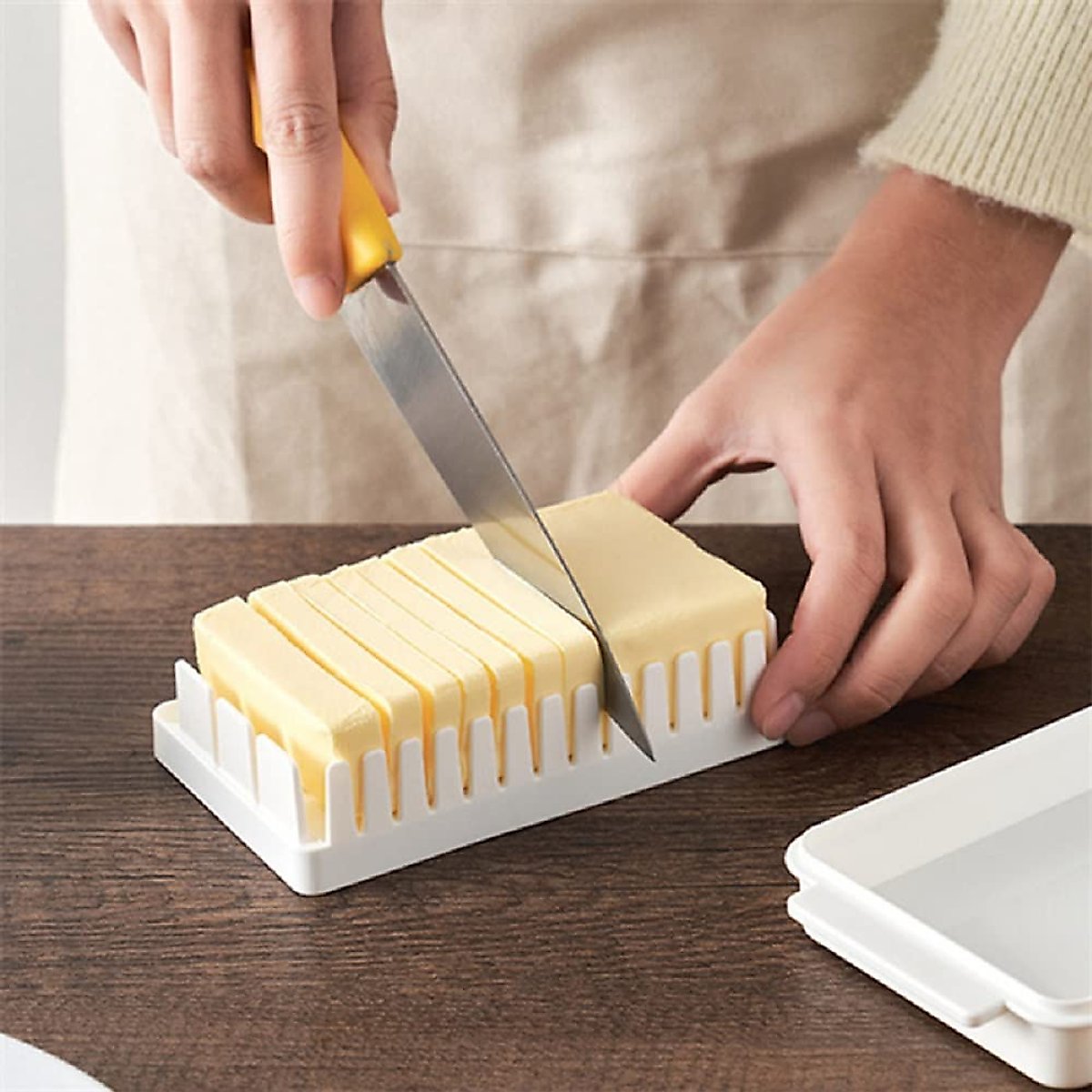 Quantitative Cutting Butter Dish, Plastic Butter Dish With Dividable Lid, Butter Airtight Preservation Container Box,Keeper Container for Freezer Countertop Butter Storage and Accurate Cutting (White)