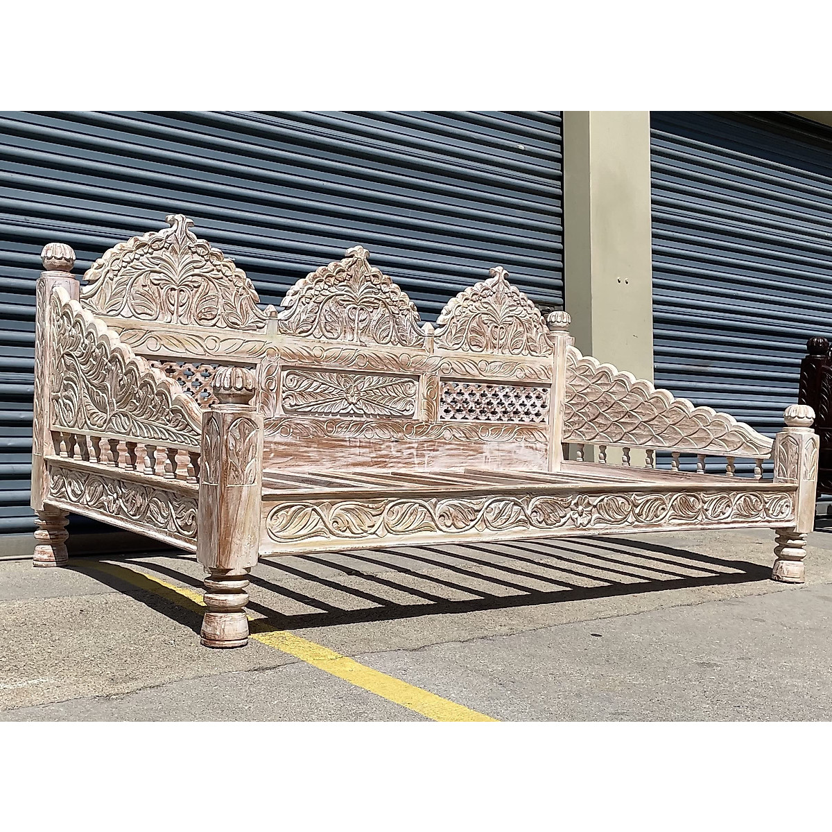 Worldcraft Industries Wooden Carved Jhula Arch Day Bed, Cream Percentage Finish. Hand Crafted from Solid Indian Mahogany Wood (Day Bed Sofa: 44Dx83Wx40H)