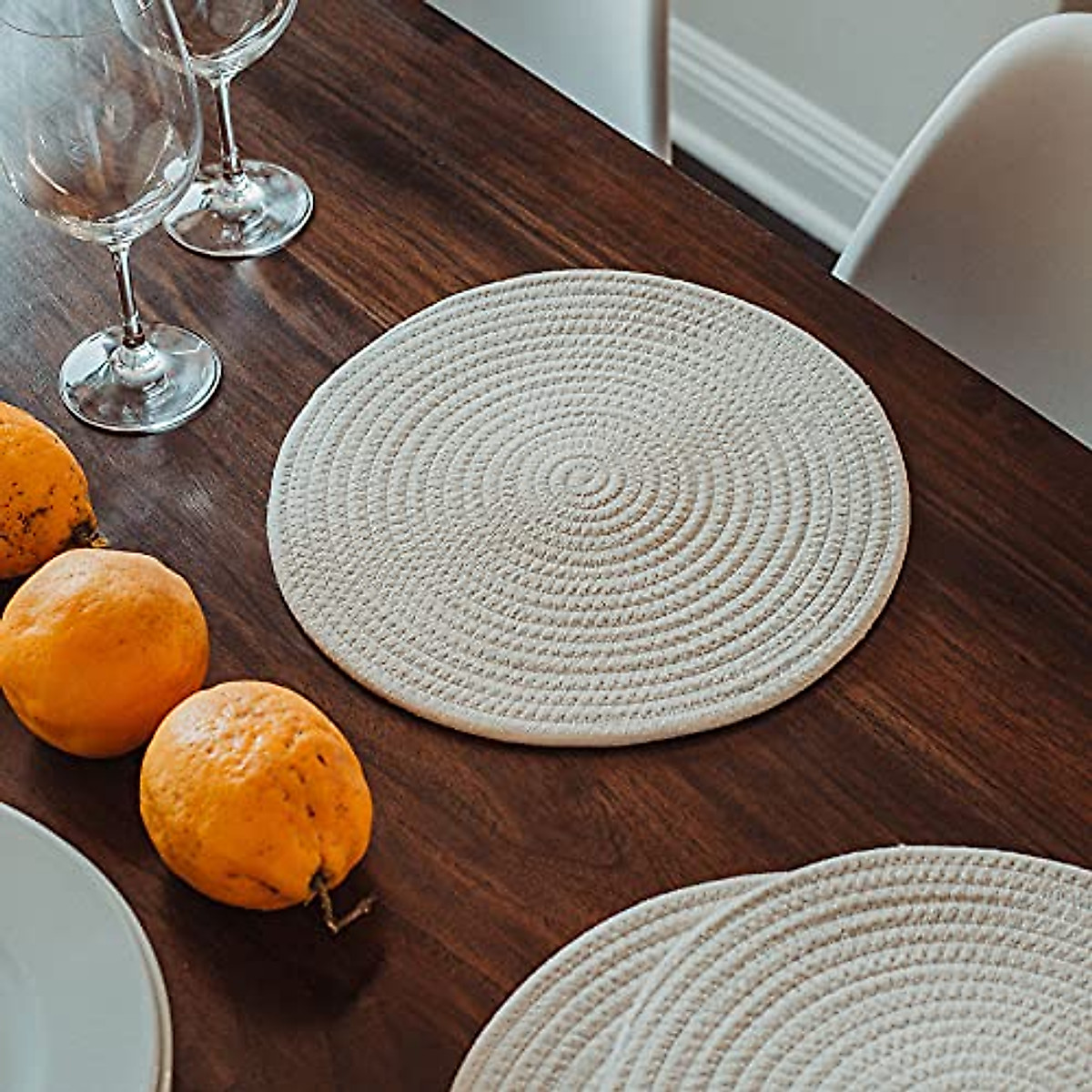 OrganiHaus White Farmhouse Placemats, Set of 6 Round Woven Placemats, Heat Resistant Circle Cotton Placemats, Rustic Outdoor Placemats for Patio Table, Washable Round Placemats for Dining Table
