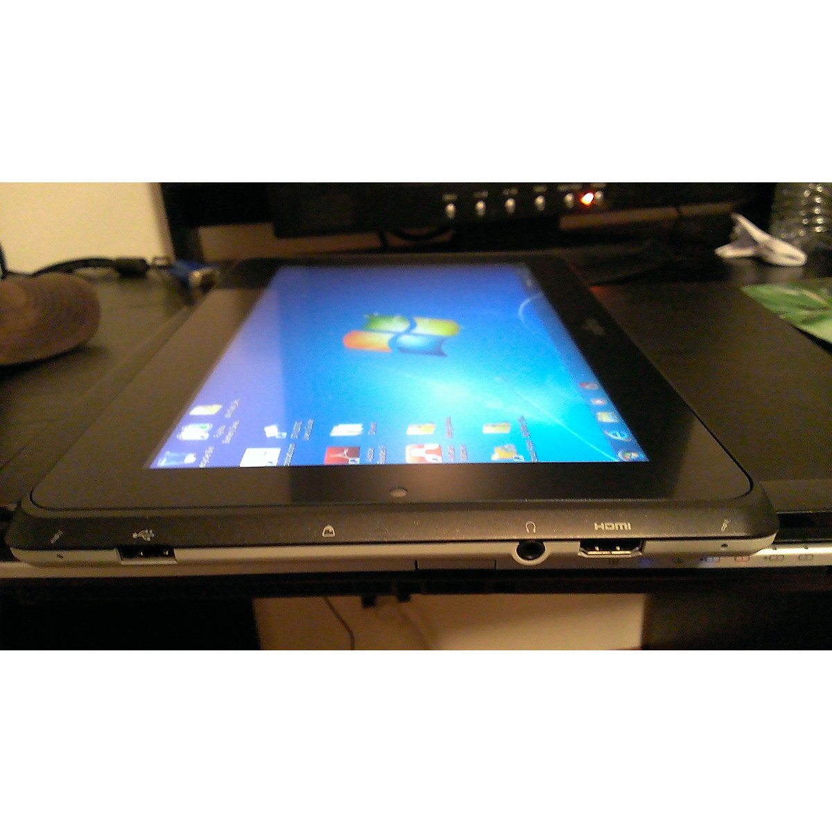 Fujitsu STYLISTIC Q550 10.1" 1280 x 800 LED Net-tablet PC - Atom Z670 1.50 GHz 62GB SSD 2GB RAM Q550-62GB-02