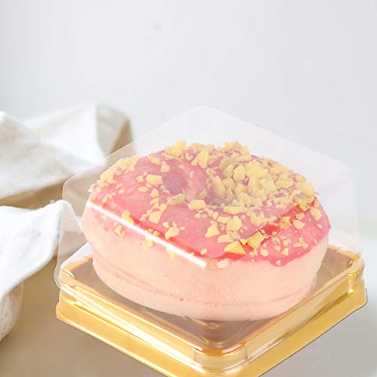 DOITOOL 150 Pcs Plastic Square Moon Cake Boxes Cupcake Boxes Plastic Mini Cake Box Golden Packing Box Cheese Pastry Display Holder for Wedding Birthday Christmas Party Supplies (2.16x2.16inch)