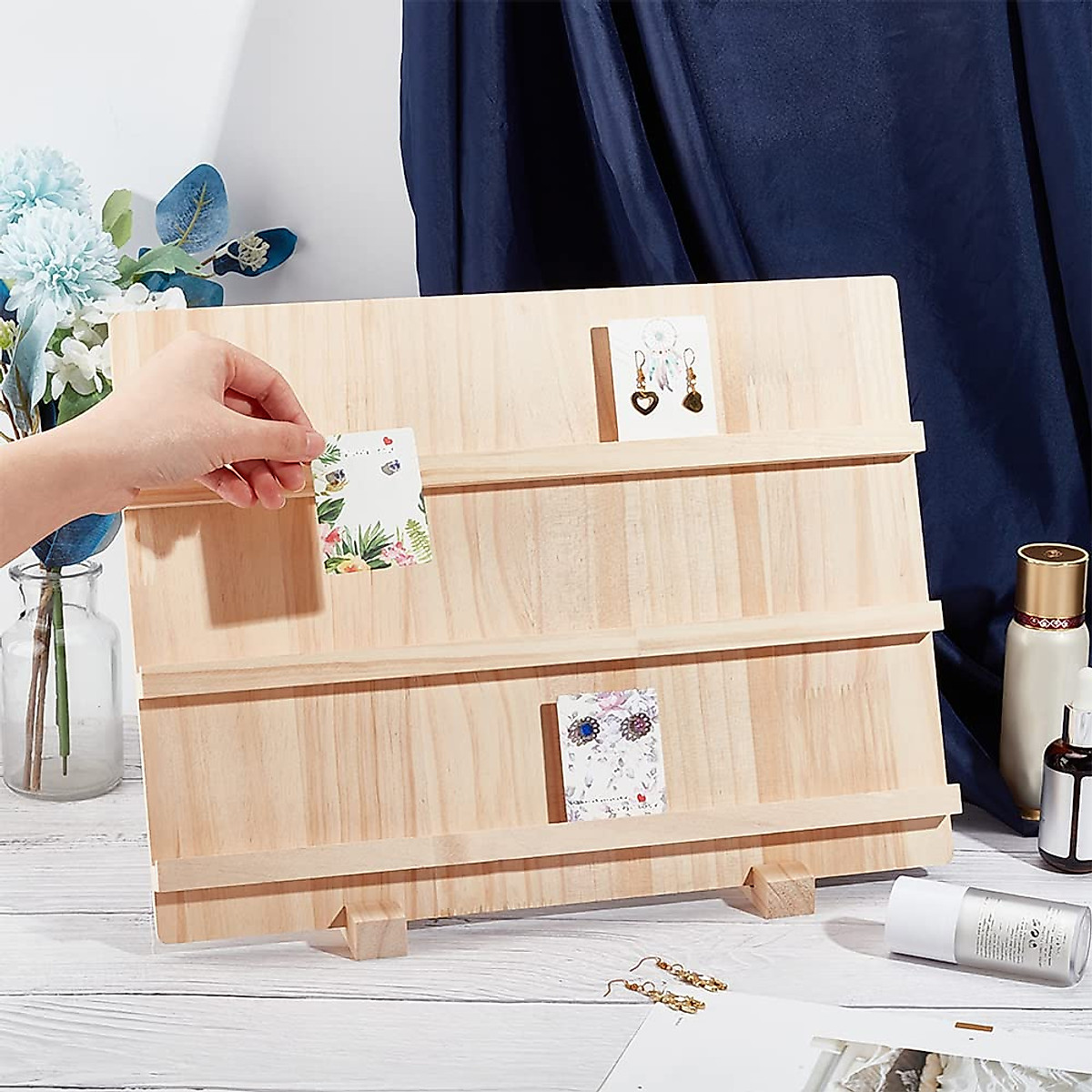 NBEADS Wood Earring Display Stands, 3 Layers Jewelry Earring Display Holder Wood Earring Card Holder Photos Business Card Holder Display with Base Stand for Home Office Retail Store, 40x14.1x30cm