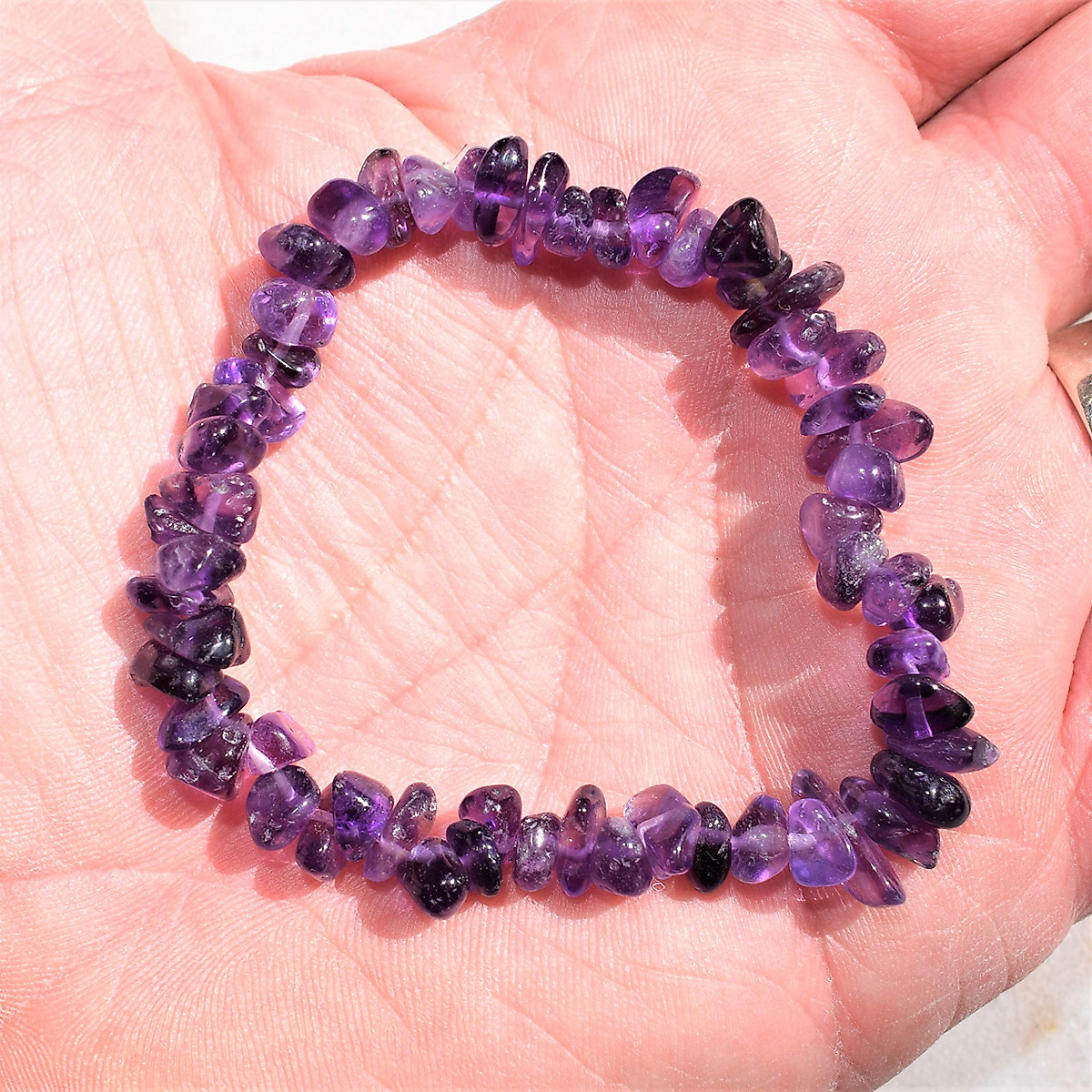 Zenergy Gems CHARGED Premium 7" Natural Dark Amethyst Crystal Chip Bracelet Stretchy + Selenite Heart Charging Crystal (GAIN CREATIVITY, COURAGE, INDEPENDENCE, & PROSPERITY - BALANCES EMOTIONS)
