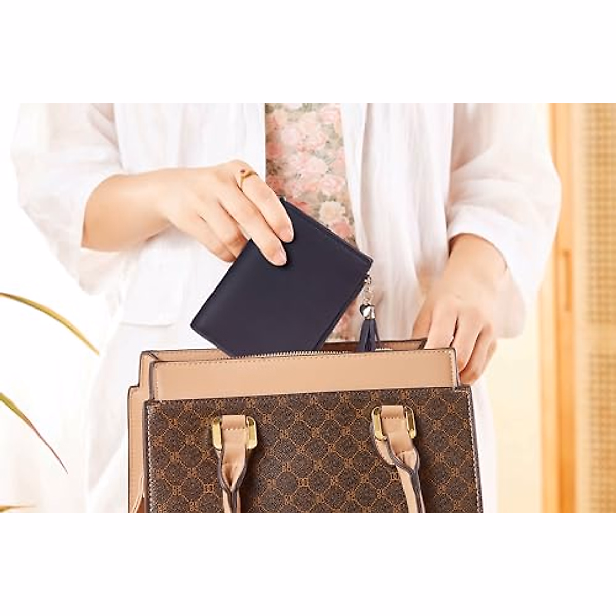 Gostwo Wallet Women, Bifold Leather Small Wallets Woman, Slim RFID Credit Card Wallet with ID Window and Zippered Coin Pocket, Cute Small Wallet with Tassel for Girls Teens Ladies, Black