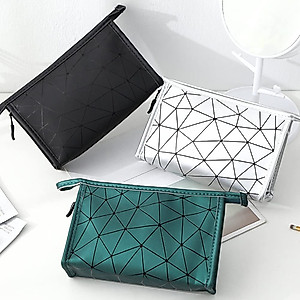 Checkered Makeup Bag for Women,Large Capacity Travel Cosmetic Bag Portable PU Waterproof Skincare Bag with Divider for Women