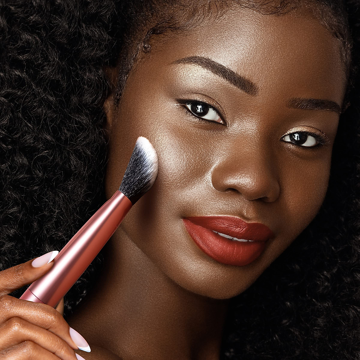 Real Techniques Seamless Complexion Makeup Brush, For Foundation, Primer, & Moisturizer, Multipurpose Foundation Brush Or Skincare Tool, Streak-Free, Buildable Coverage & Natural Finish, 1 Count