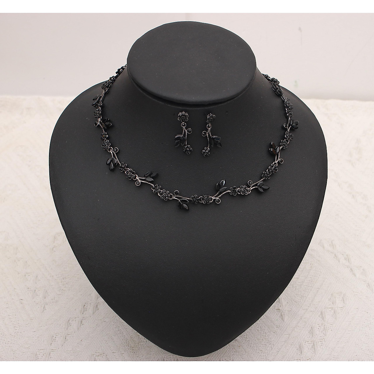 QLLYHLH Brides Bridesmaid Flower Leaf Choker Necklace Dangle Earrings Link Bracelet Austrian Crystal Wedding Jewelry Set for Prom Costume Party Accessories for Woman(Black-Gun plated)