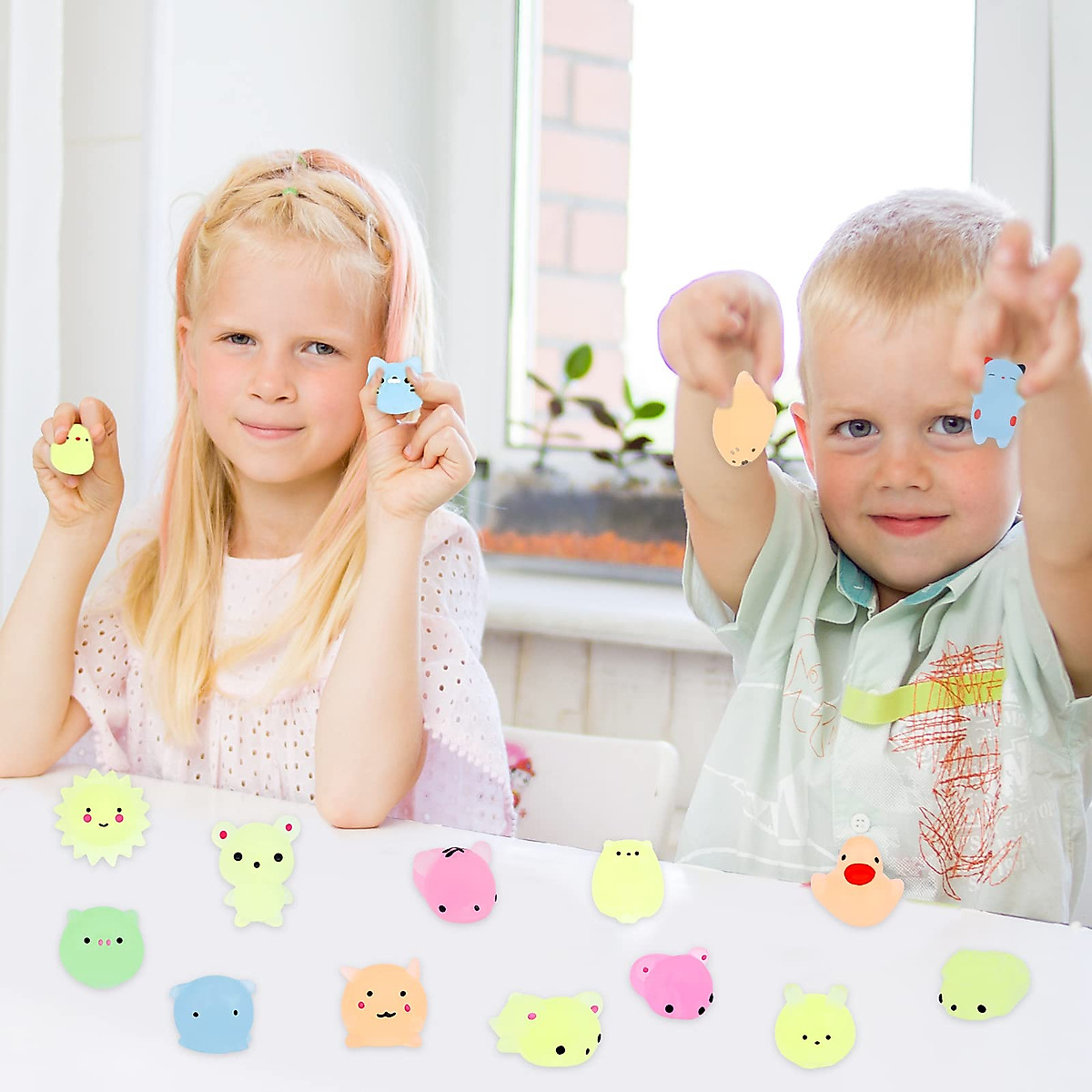 Outee 16 Pcs Mochi Toys Mini Mochi Animals Toys Glow in The Dark Toys Stress Relief Toys Bulk Mochi Cat Random Halloween Kids Party Favors for Goodie Bag Stuffers