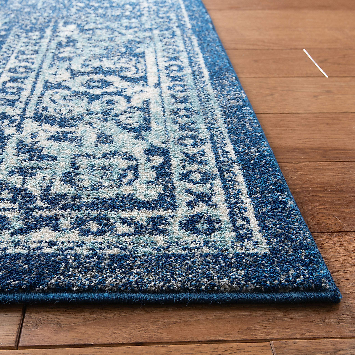 SAFAVIEH Evoke Collection Area Rug - 6'7" x 9', Navy & Ivory, Oriental Distressed Design, Non-Shedding & Easy Care, Ideal for High Traffic Areas in Living Room, Bedroom (EVK256A)