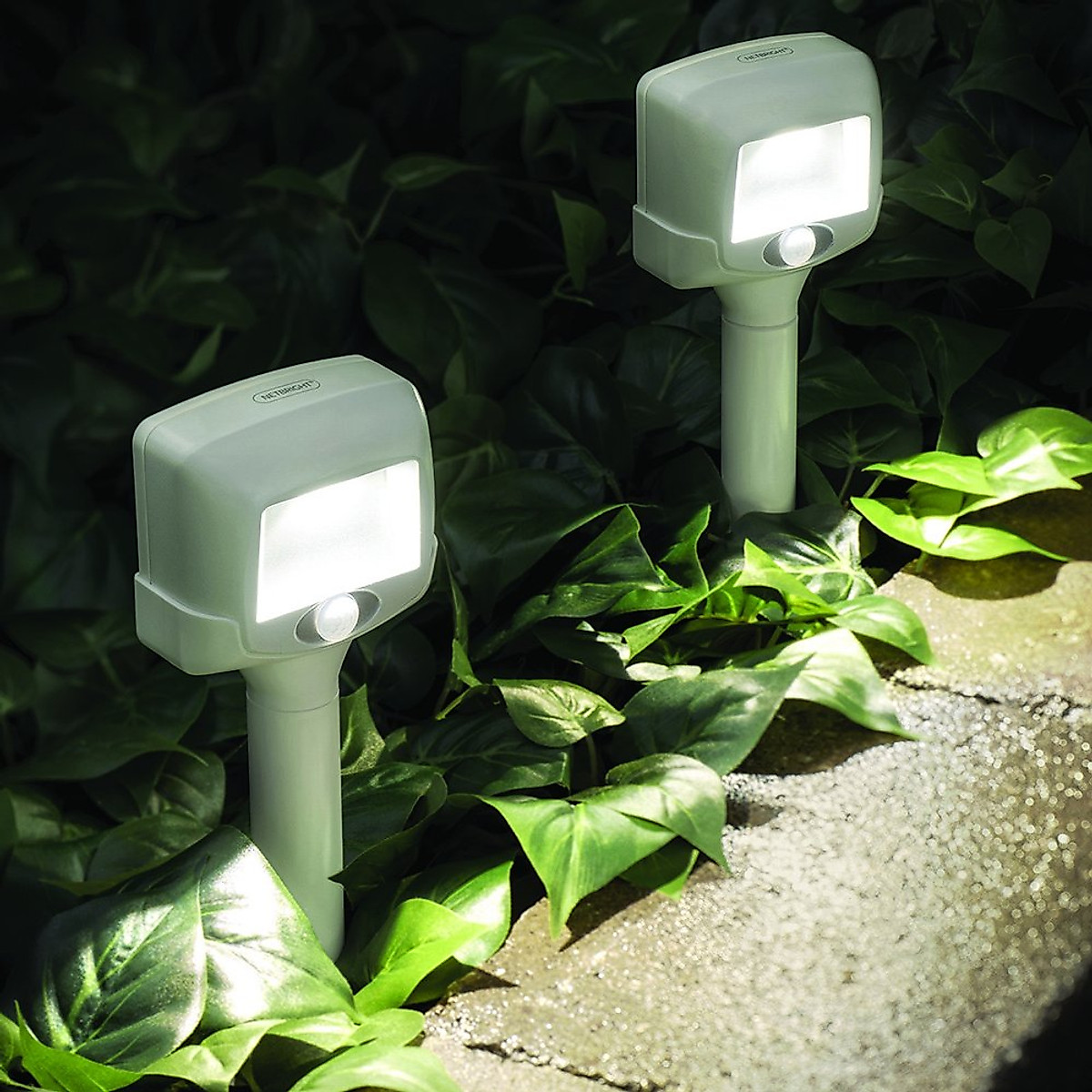 Mr. Beams MBN580 NetBright Technology LED Path and Deck Lights, Outdoor Garden Landcape Lighting, Wireless with Motion Sensor Detection (6-Pack), White