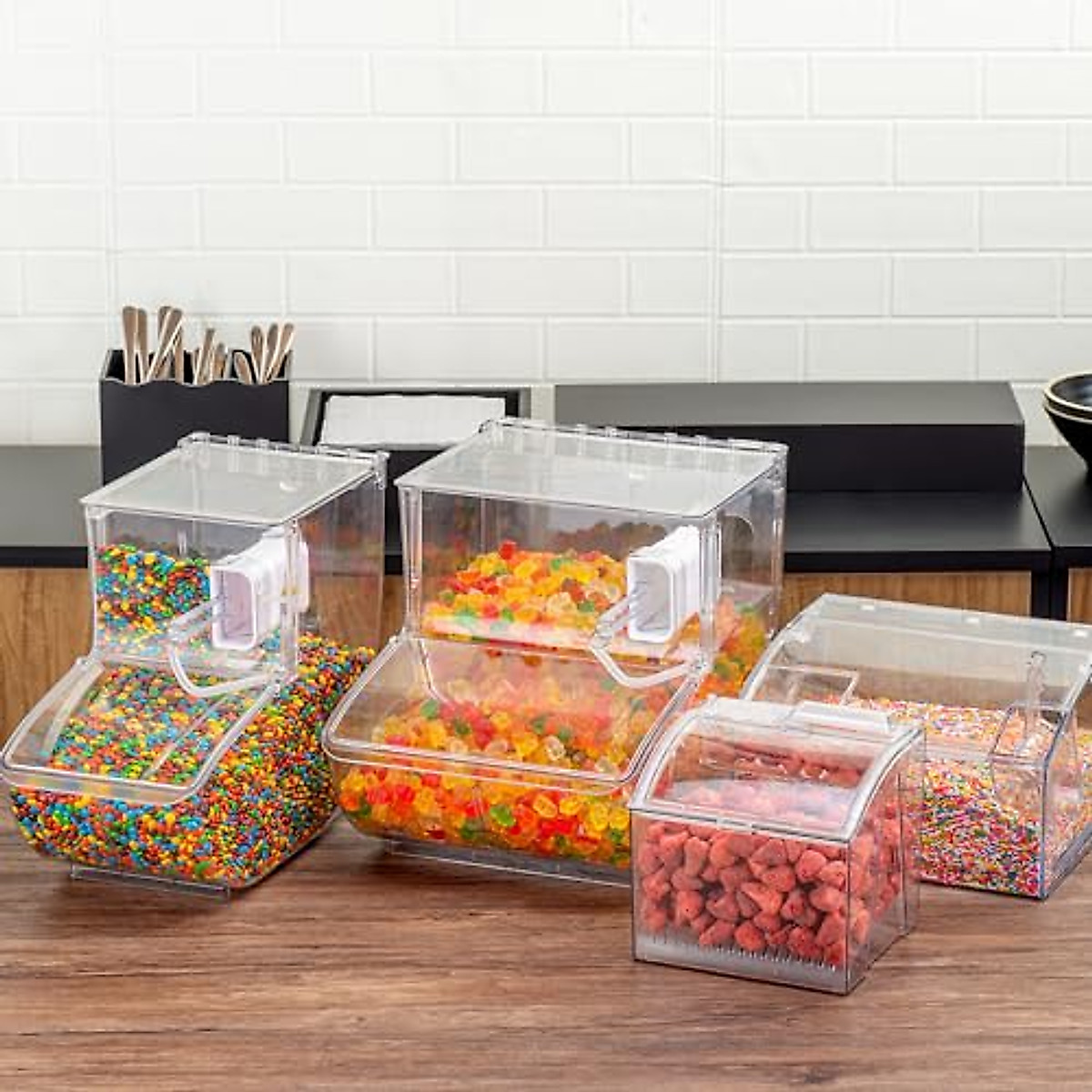 Restaurantware Met Lux 5.3 Gallon Food Storage Container, 1 Airtight Treat Box - With Scoop, Holds Up To 80 Cups, Clear Plastic Cereal Container With Lid, For Kitchen Or Pantry Organization