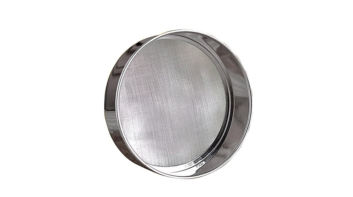 LOVEDAY 6-Inch Stainless Steel Flour Sieve for Perfect Baking