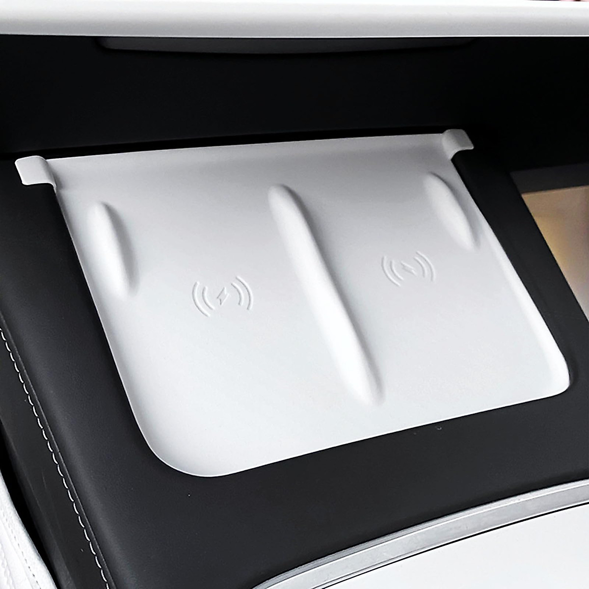 HNCYHX Center Console Wireless Charging Mat for Tesla Model 3 Model Y 2021-2023 ，Carbon Fiber Pattern Wireless Charging Silica Gel Mat Decoration Interior Car Accessories (White)