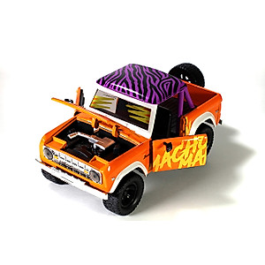 Jada 1:24 Diecast 1973 Ford Bronco with Macho Man Figure