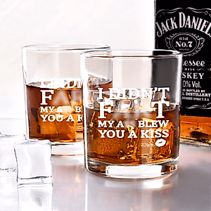 Modwnfy Funny Gag Gift Whiskey Glass, I Didn't Fart, My Ass Blew You A Kiss Old Fashioned Glass for Men Husband Boyfriend Dad, Novelty Rock Glass for Christmas Father's Day Daily Use, 10 Oz