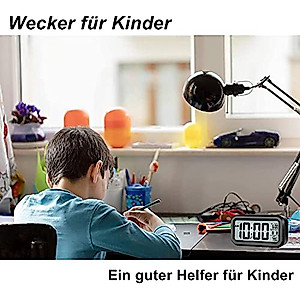 Lesipee Digital Alarm Clock, Clock for Bedroom, Desk Clock Battery Operated, Digital Clock with Smart Night Light 12/24H Display Snooze function for Heavy Sleepers