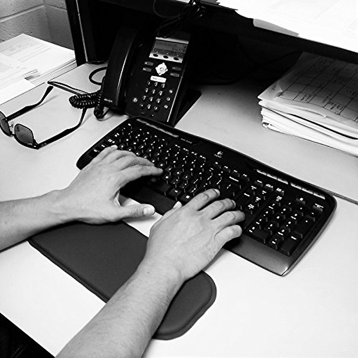 ULTRAGEL Anywhere, Anytime Personal Comfort Gel Pad-SG (Soft Gel) (4.5x8.5, Black/Non-Slip Rectangular)