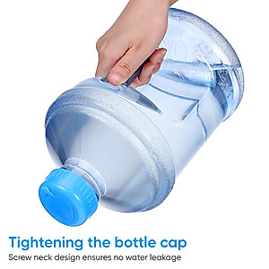 INOOMP 2 Pieces Water Bottle Water Jug Round Plastic Water Bottle with Handle Reusable Leak Proof Water Bottle for Gym Sports Office Daily Cold Liquids Drinking Use, Blue (1 Gallon)